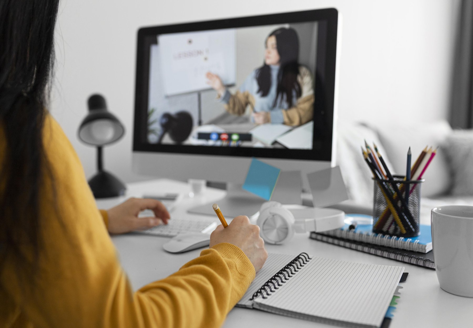 Estudiar online, tu opción para obtener un título