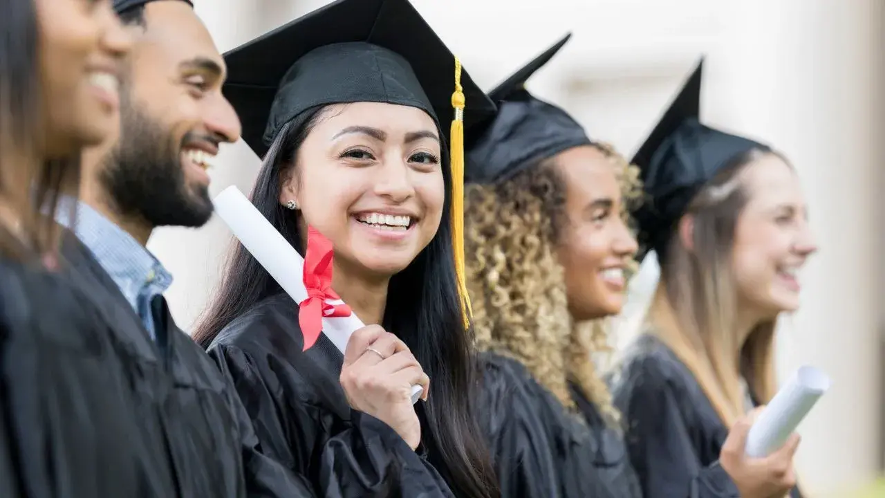 Ventajas de un título propio en el mercado laboral